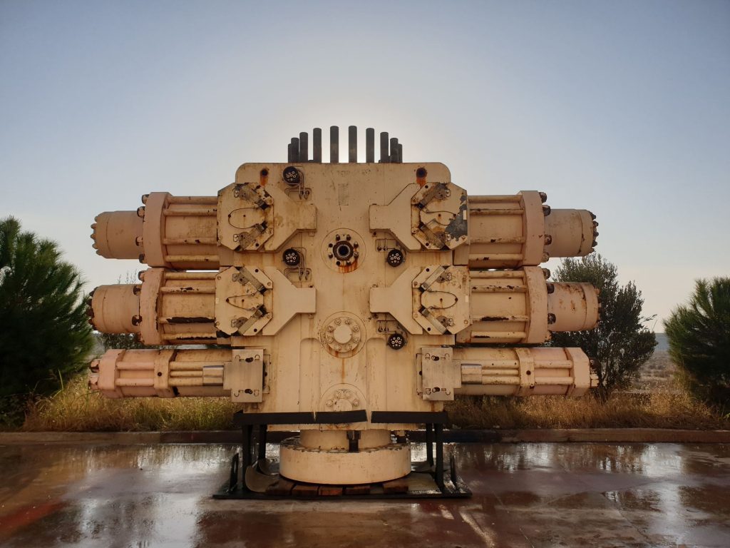 18-15K SHAFFER NXT TRIPLE BOP W/ (4) 22" & (2) 14" BONNET - Maps ...