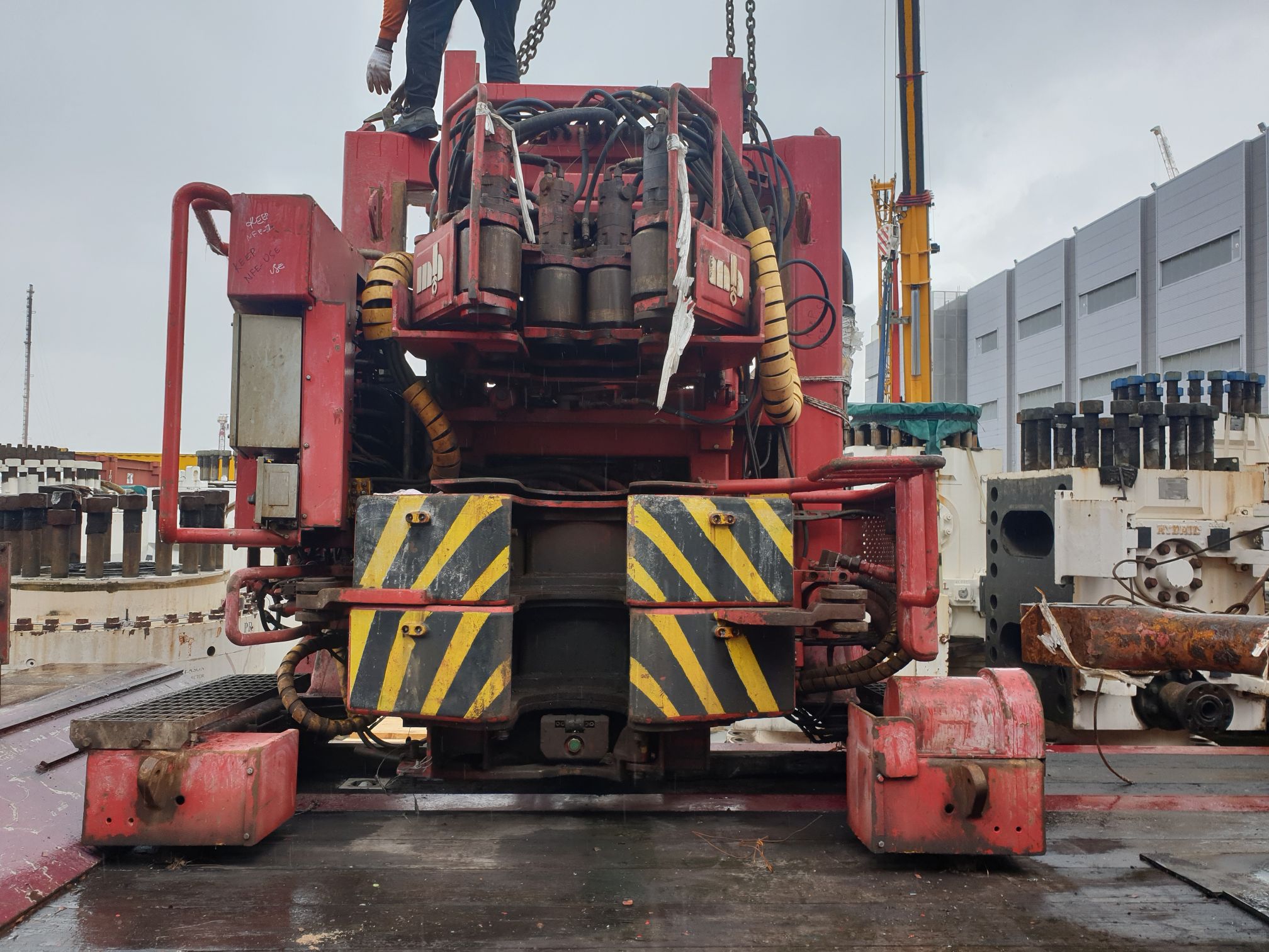 MH1899 IRON ROUGHNECK - Maps Offshore Services