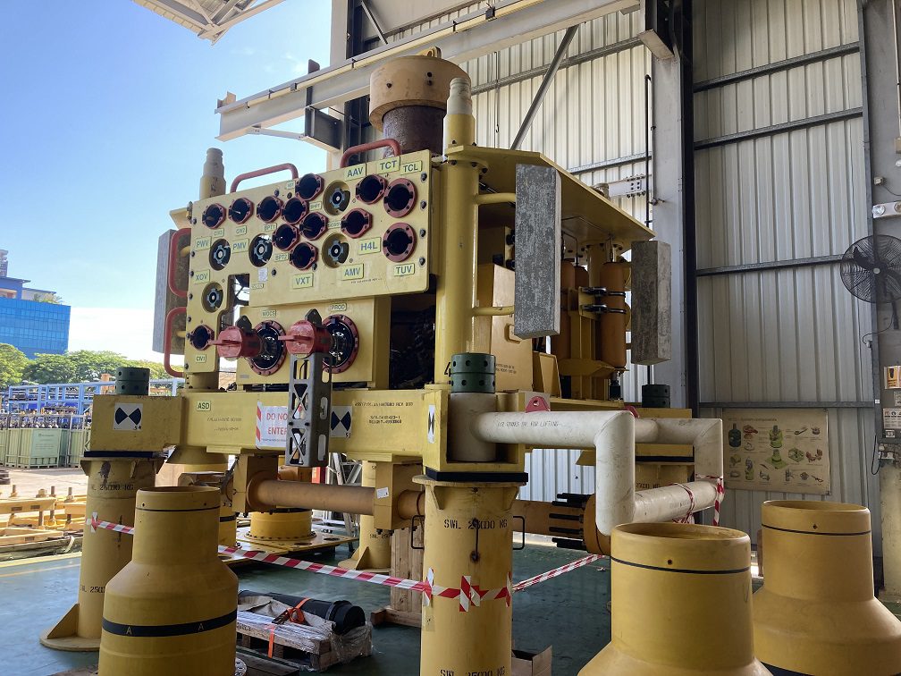 Rig Equipment > HT-2 18-3/4 Horizontal 5” x 2” XT. - Maps Offshore Services