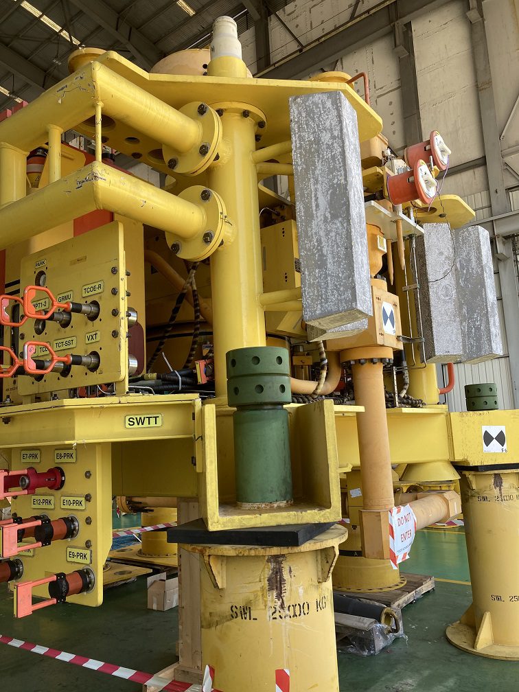 Rig Equipment > HT-2 18-3/4 Horizontal 5” x 2” XT. - Maps Offshore Services